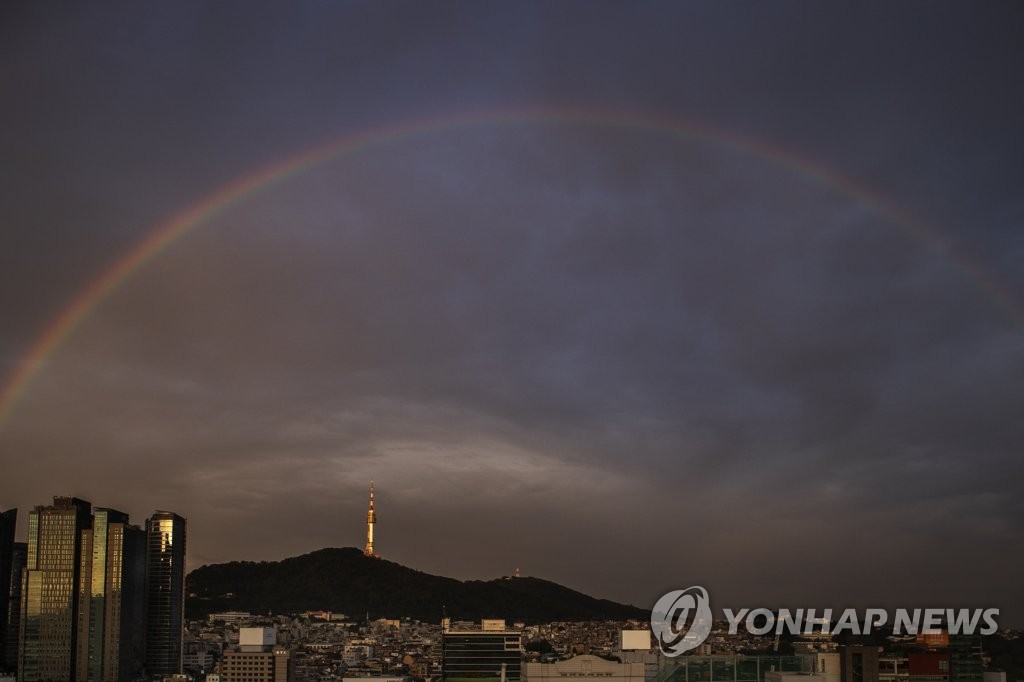 서울 하늘의 무지개 연합뉴스