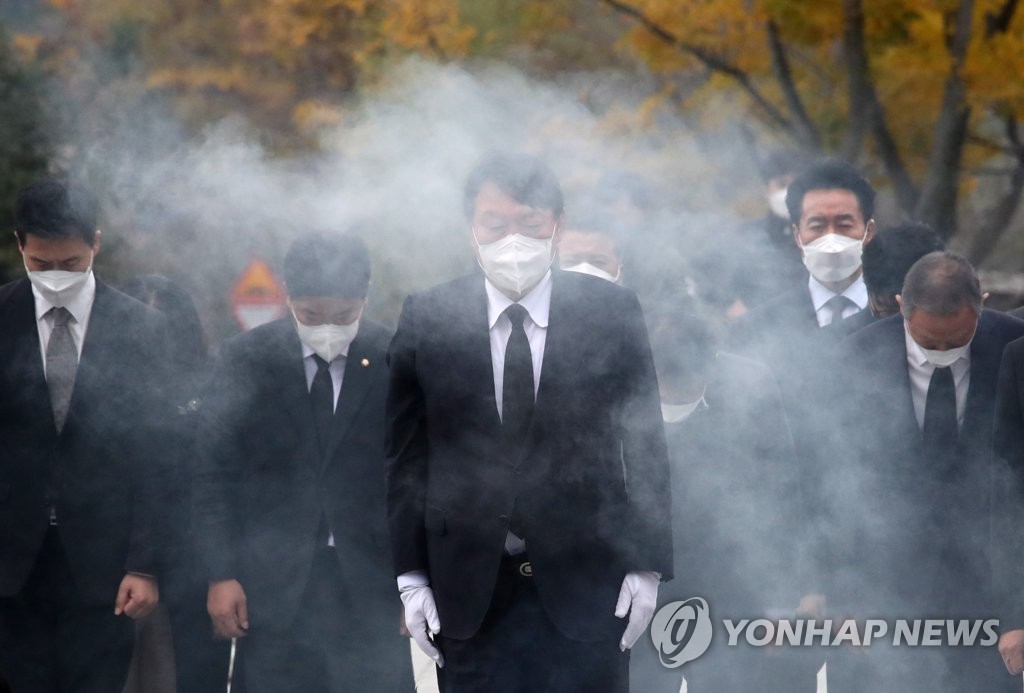 묵념하는 윤석열 연합뉴스