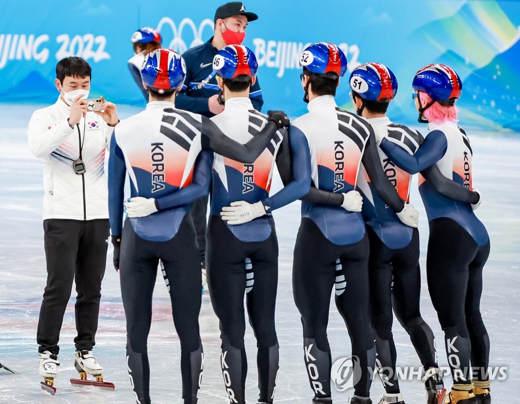 기념촬영하는 대표팀 연합뉴스