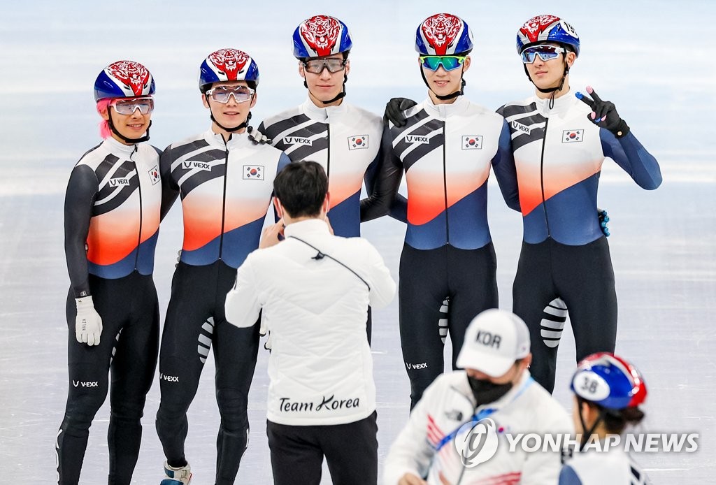 기념촬영하는 대표팀 연합뉴스