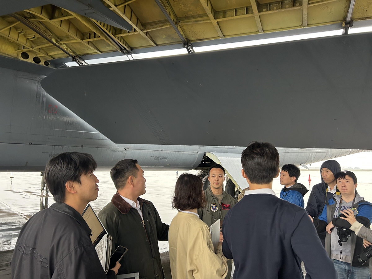 미군 최초 여성 B-52 대대장 "한미 파트너십 위해 ADEX 참여" | 연합뉴스