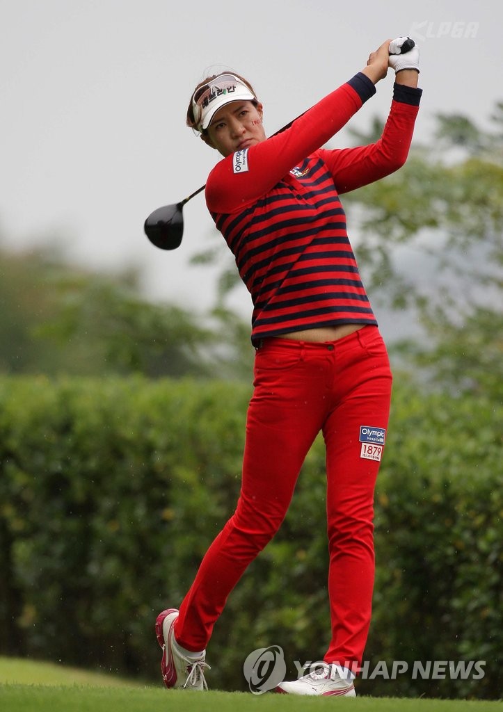 티샷하는 김선미 | 연합뉴스