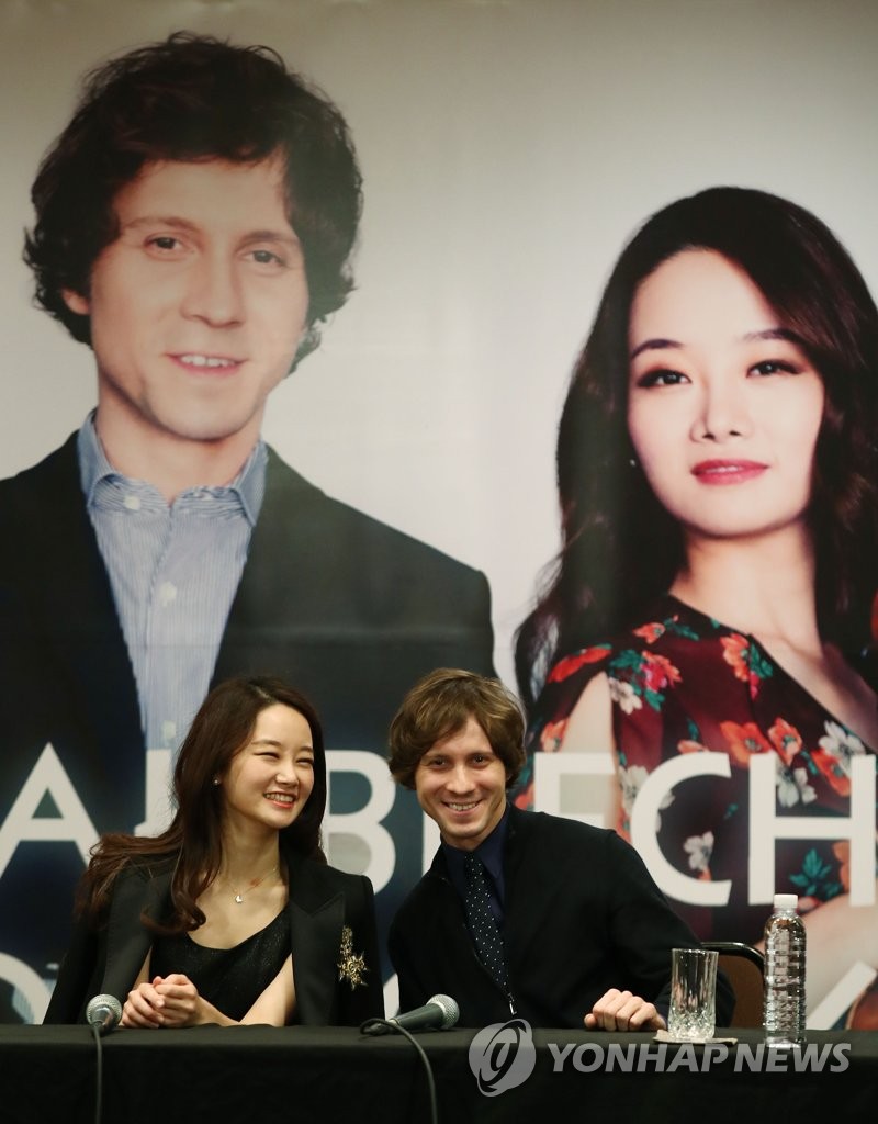 S. Korean violinist Kim Bomsori and Polish pianist Rafael Blechacz | Yonhap News Agency