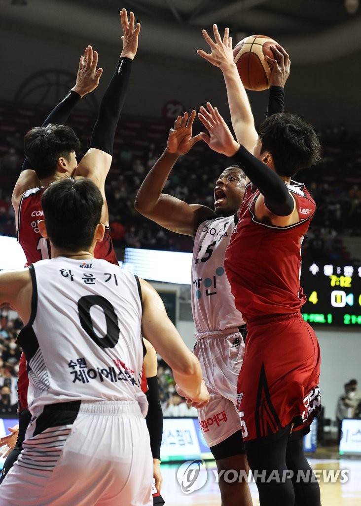 Basketball: Anyang KGC vs. Suwon KT Sonicboom | Yonhap News Agency