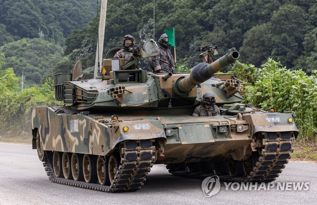 야전 훈련 위해 이동 중인 K1A2 전차 | 연합뉴스