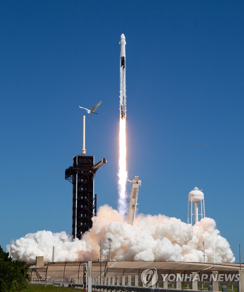 발사대 이륙하는 스페이스X 팰컨9 로켓 | 연합뉴스