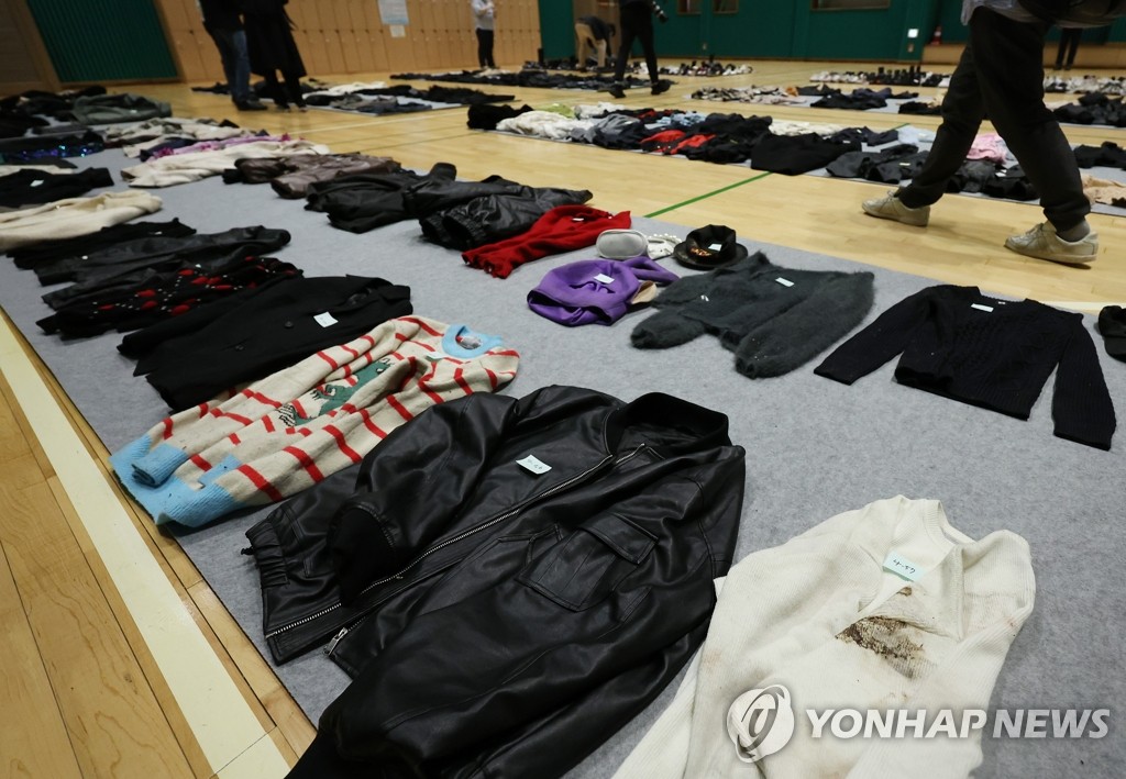 사고 현장서 발견된 유실물들 연합뉴스