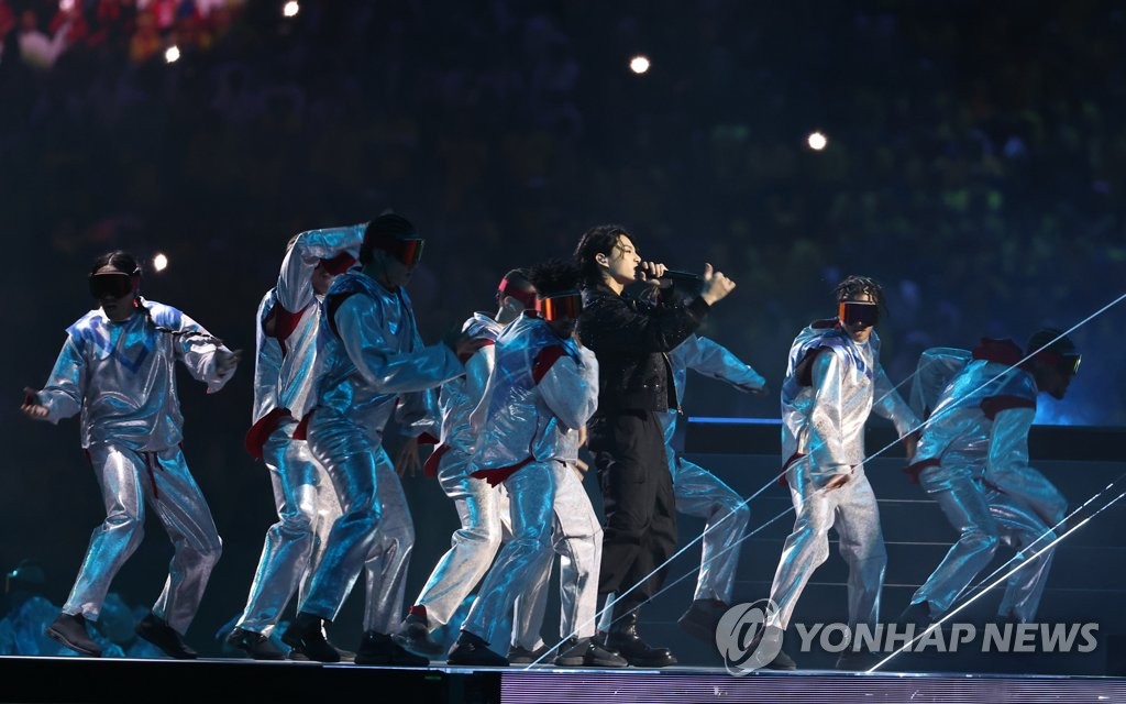 Jungkook de BTS en la ceremonia de inauguración de la Copa Mundial | AGENCIA DE NOTICIAS YONHAP