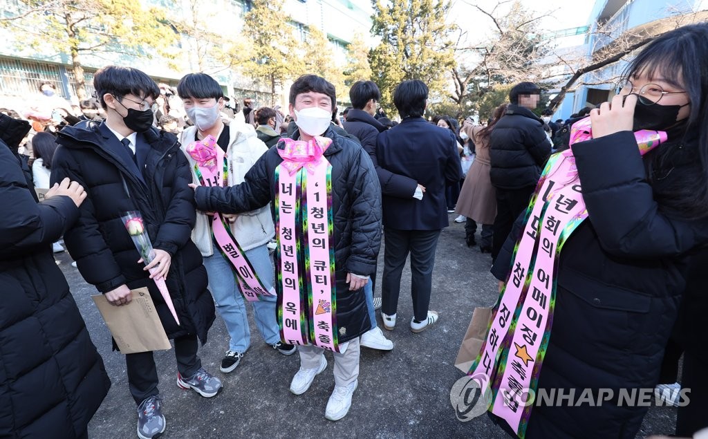 우리가 축하해주러 왔어 연합뉴스