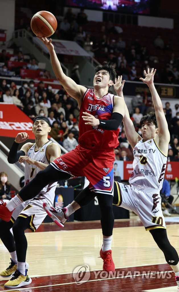 슛하는 KGC 변준형 | 연합뉴스