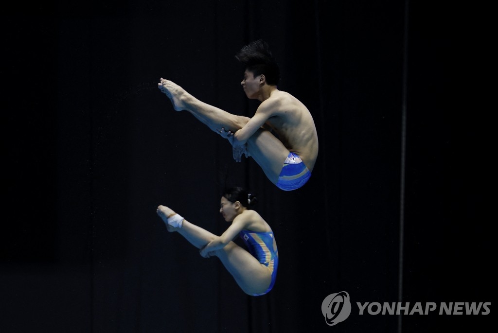 다이빙 혼성 싱크로 4위…호흡 맞추는 김수지 이재경 연합뉴스
