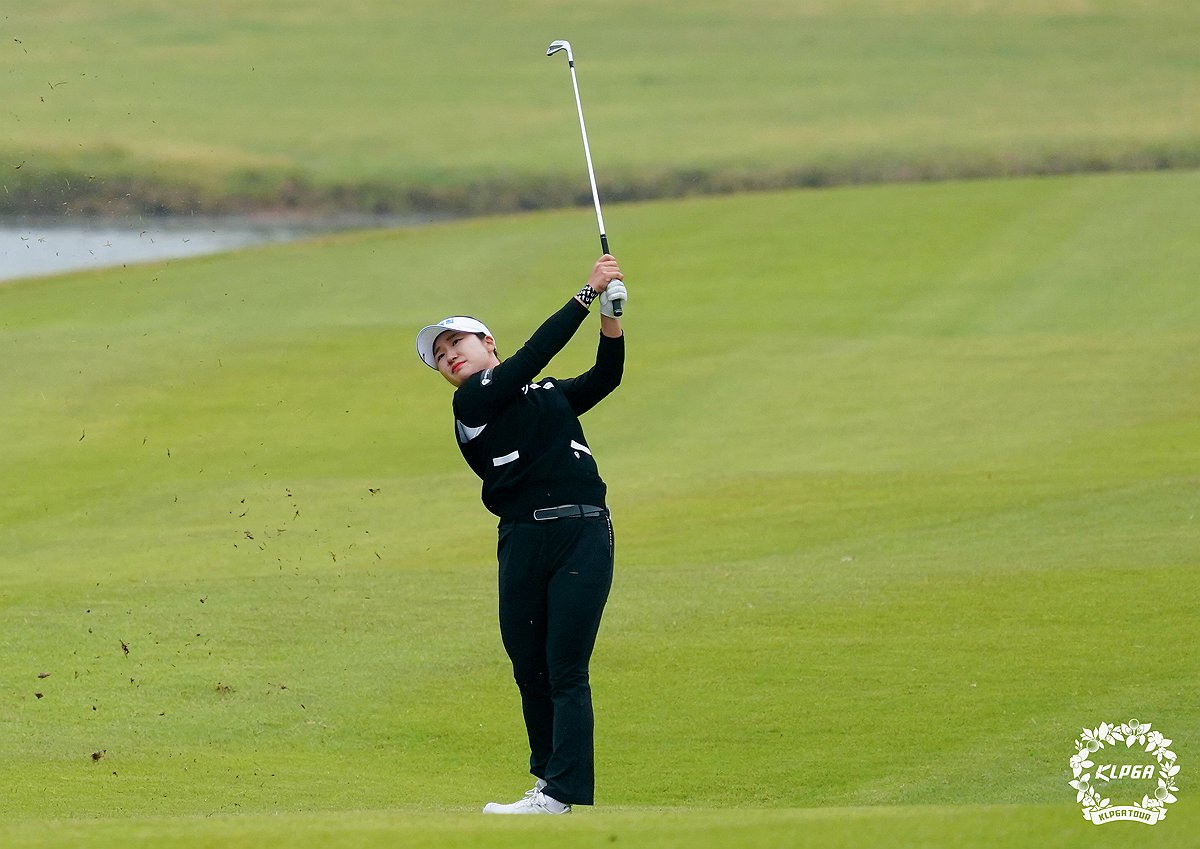 아이언샷 하는 최가빈 | 연합뉴스