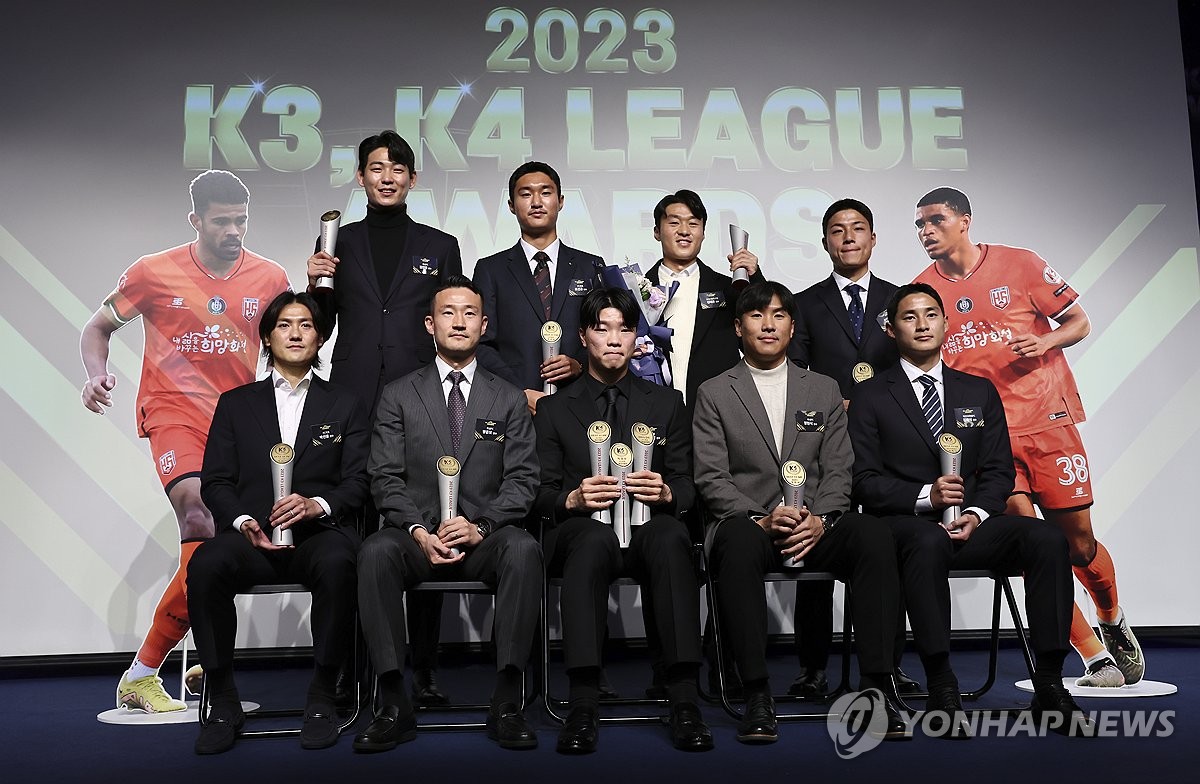 기념촬영하는 K3 베스트일레븐 | 연합뉴스