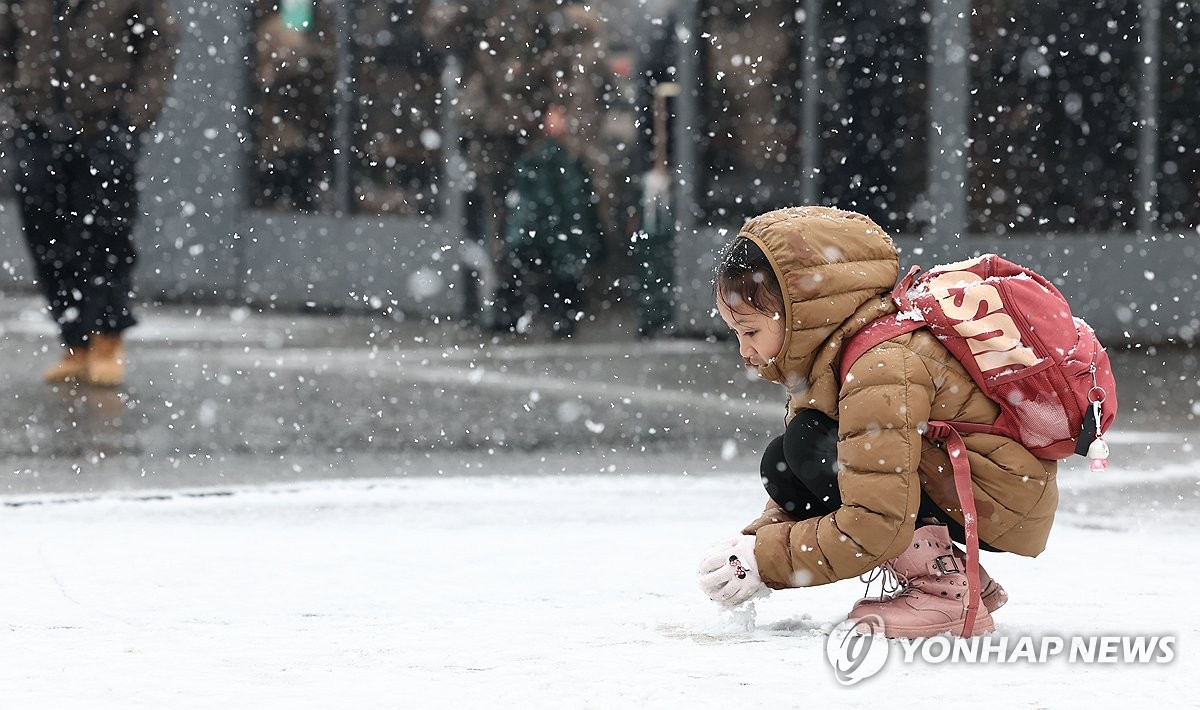 눈이 신기한 어린이들 | 연합뉴스