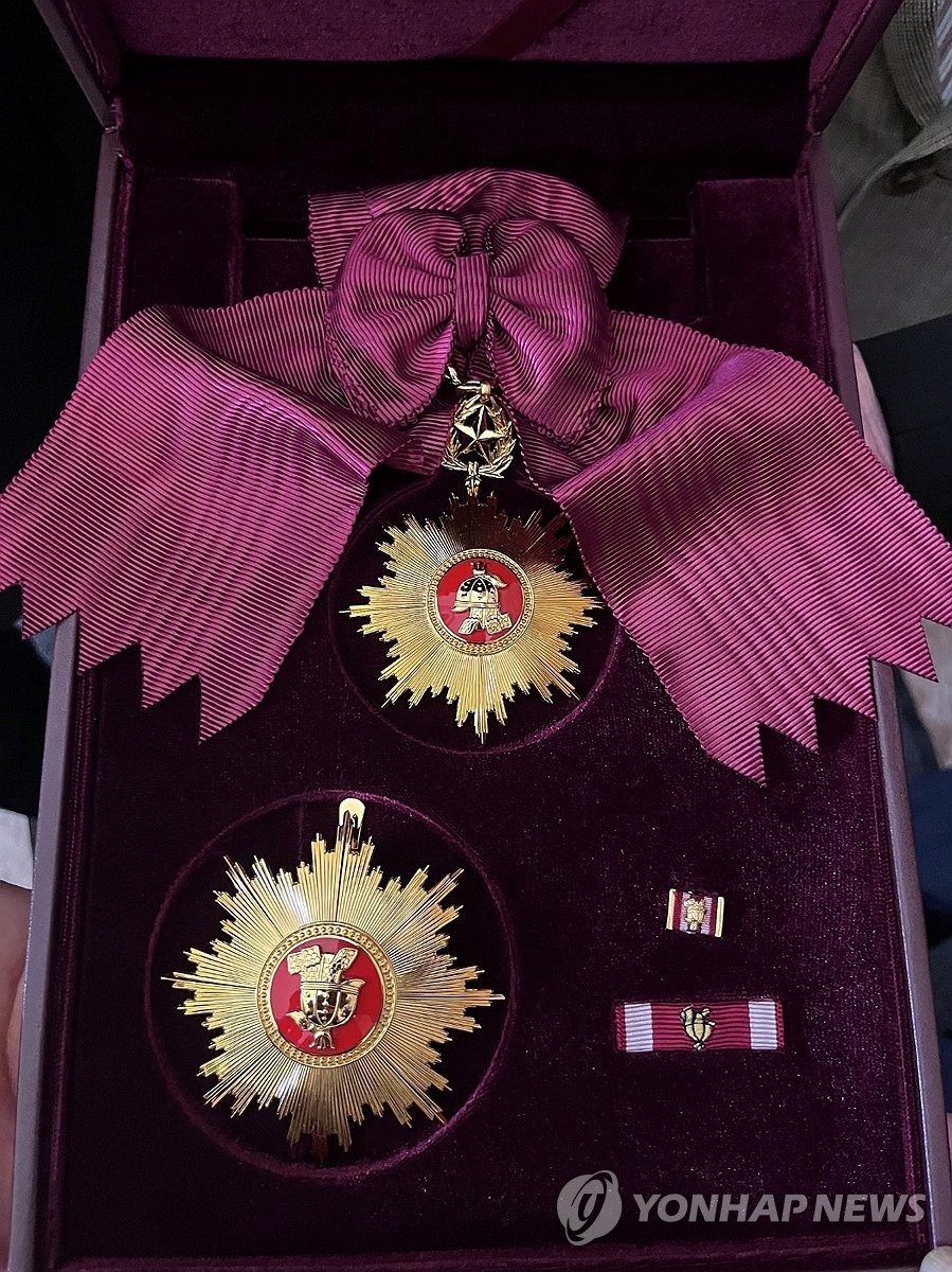 74년만에 맥아더 장군의 태극무공훈장 실물 전달 | 연합뉴스