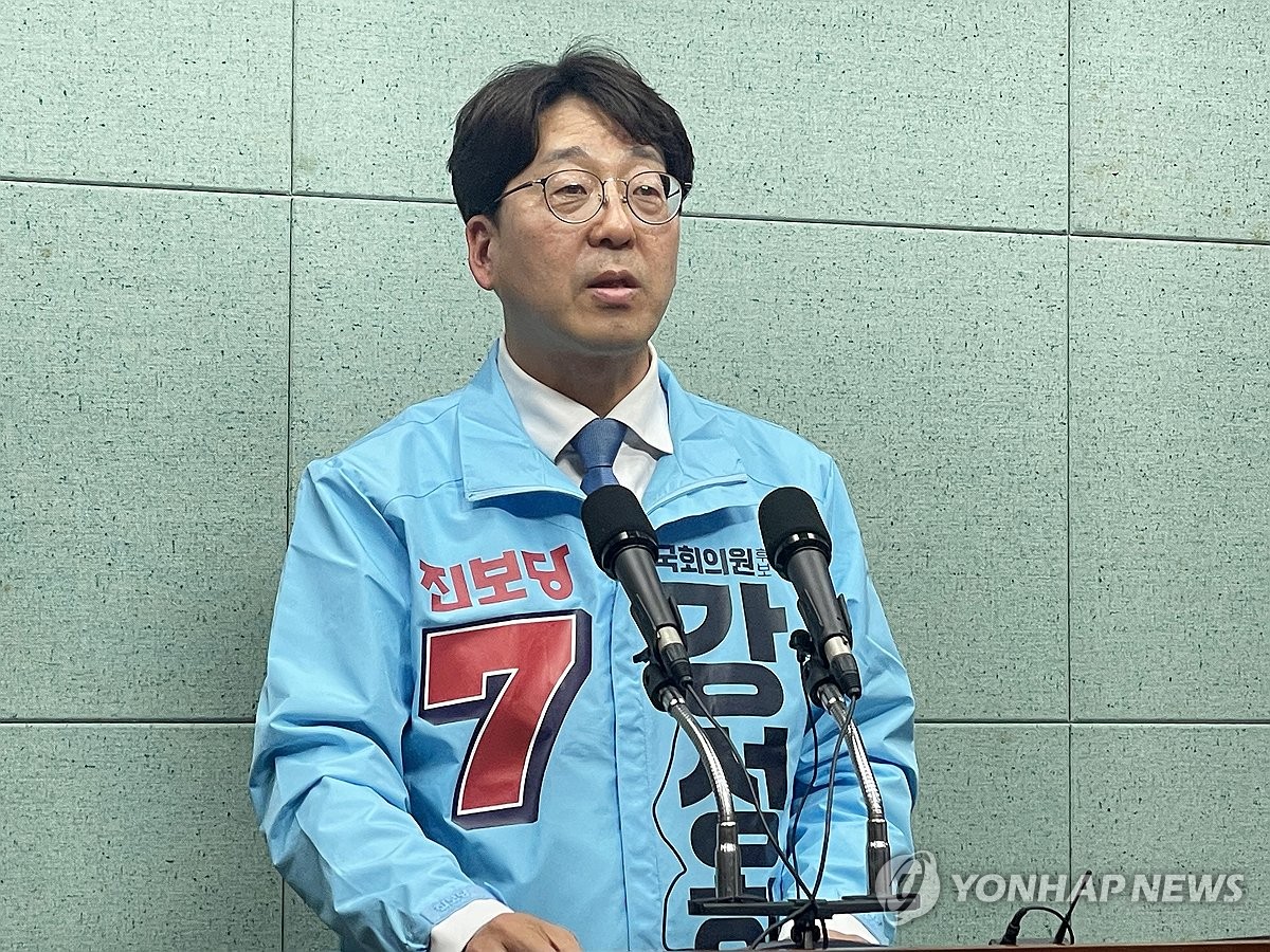 기자회견하는 진보당 강성희 후보 연합뉴스