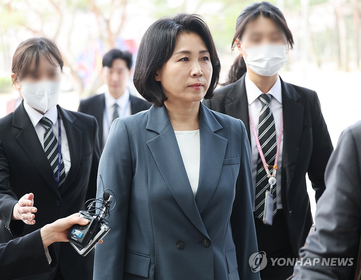 수원지법 들어서는 김혜경 씨 연합뉴스