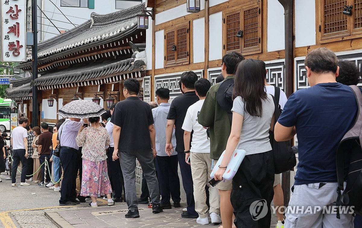 参鶏湯店に長蛇の列 聯合ニュース
