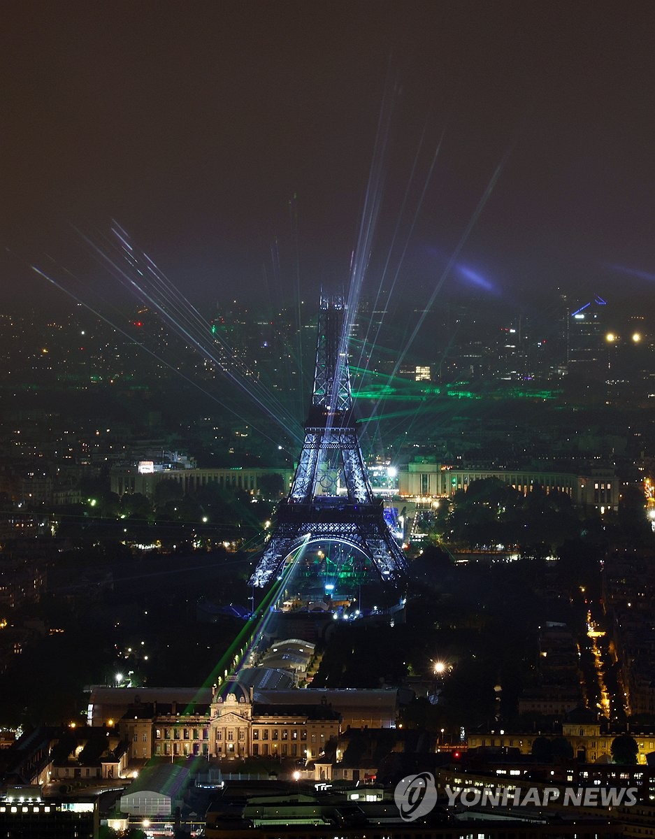 Eiffel Tower light show for Paris Olympics opening ceremony | Yonhap News Agency