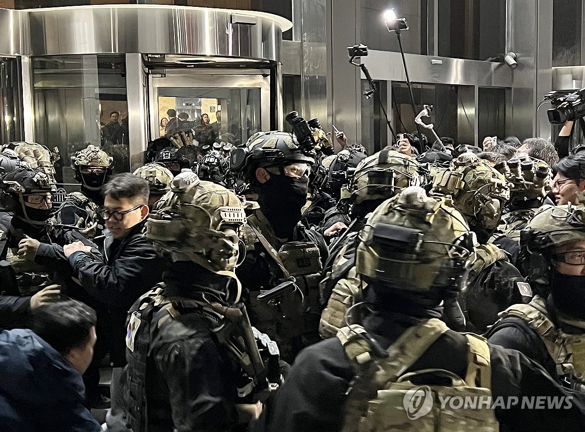 진입 시도하는 계엄군 연합뉴스