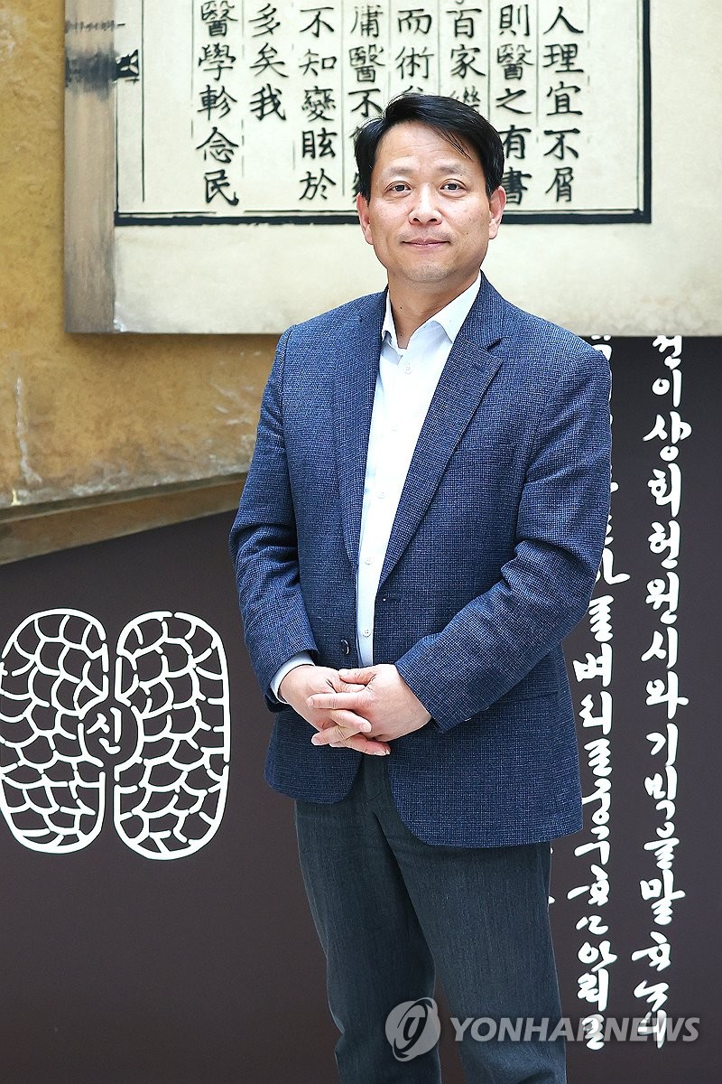 Head of Heo Jun Museum gives interview | Yonhap News Agency