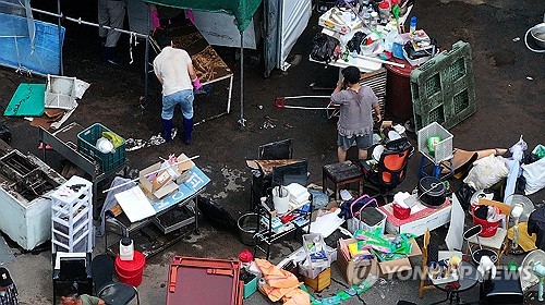 住宅浸水　総出で復旧作業