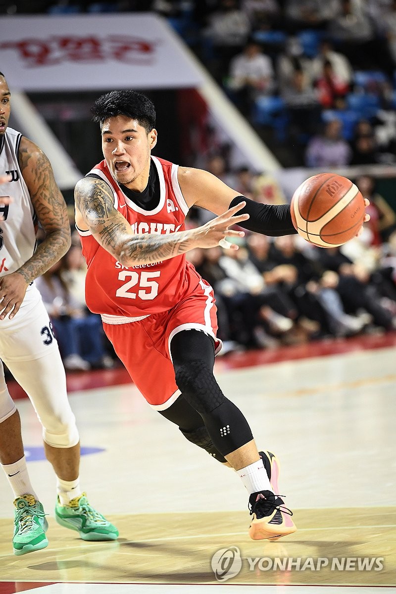 드리블하는 SK 톨렌티노 | 연합뉴스